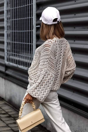 Beżowy ażurowy rozpinany damski sweter KORA. - La Femme Boutique